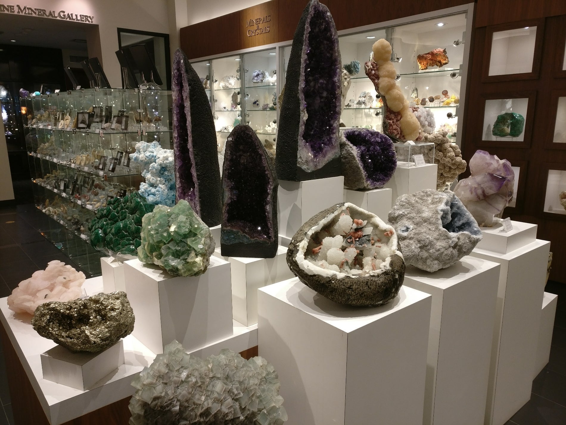 Minerals in Queens: Mining History and Largest Deposits - queens.name